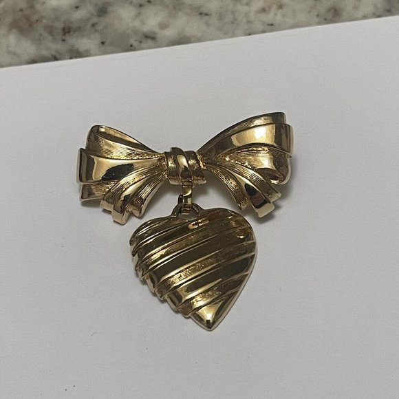 Avon | Jewelry | Signed Avon Gold Tone Brooch Pin Heart I Love You ...